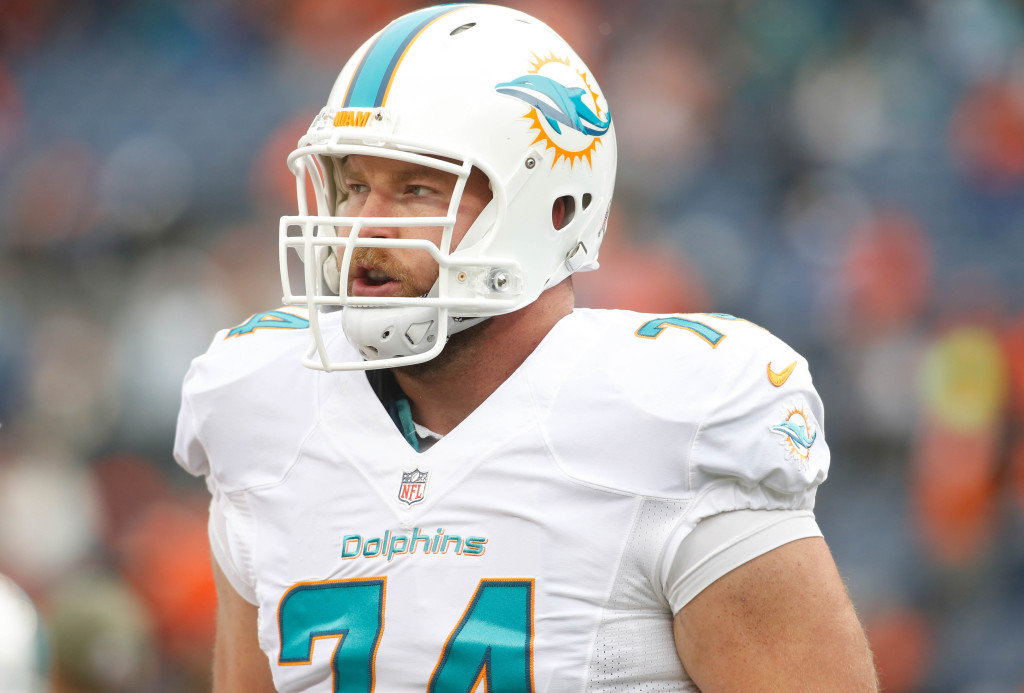 Dolphins Re-Sign Jason Fox