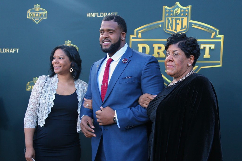 Buccaneers Sign Donovan Smith