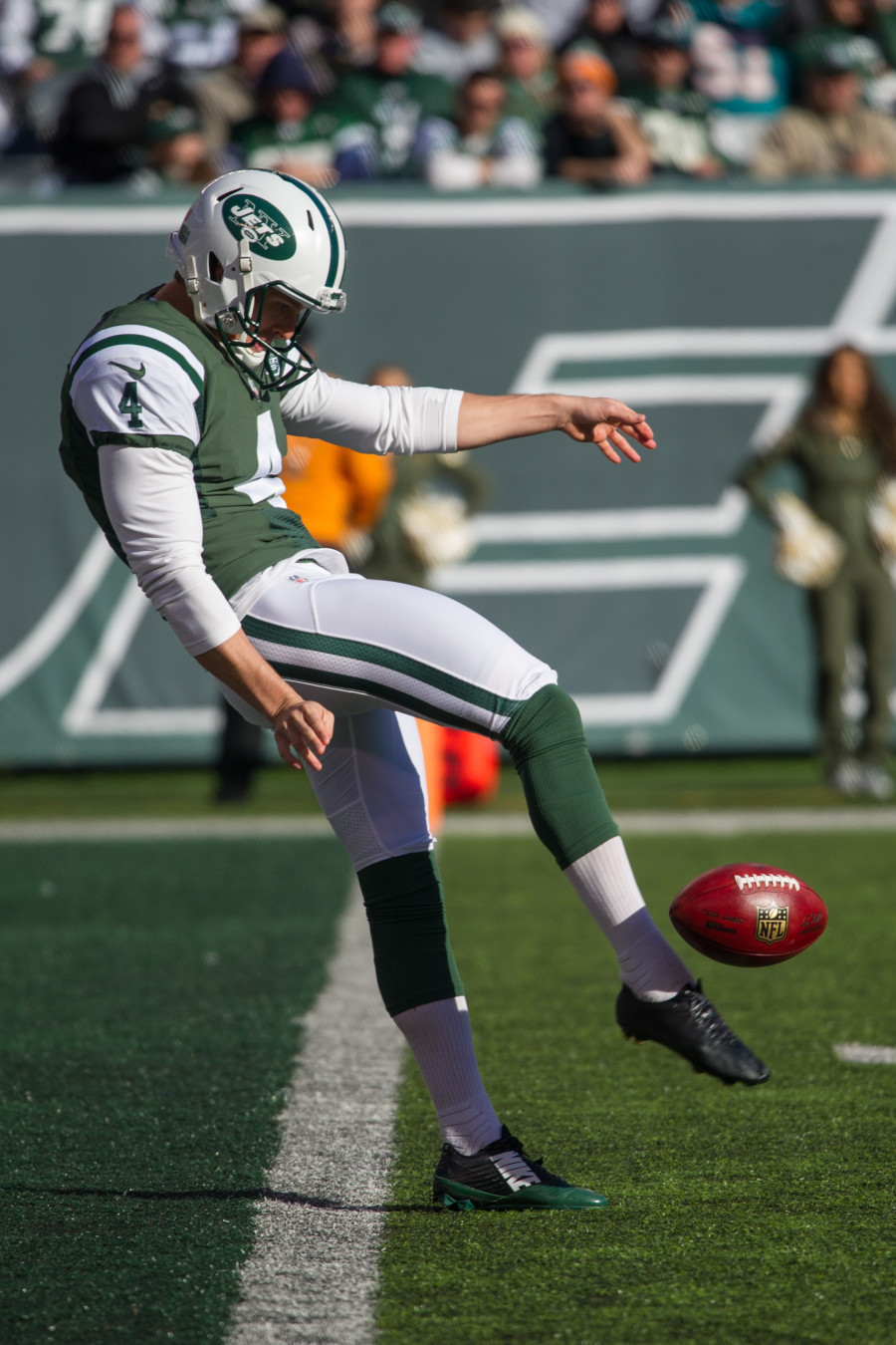 Eagles Sign Ryan Quigley