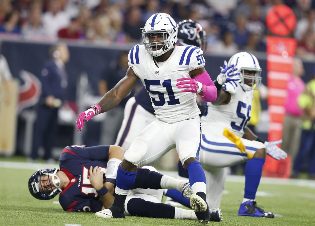 Chiefs Sign LB Sio Moore