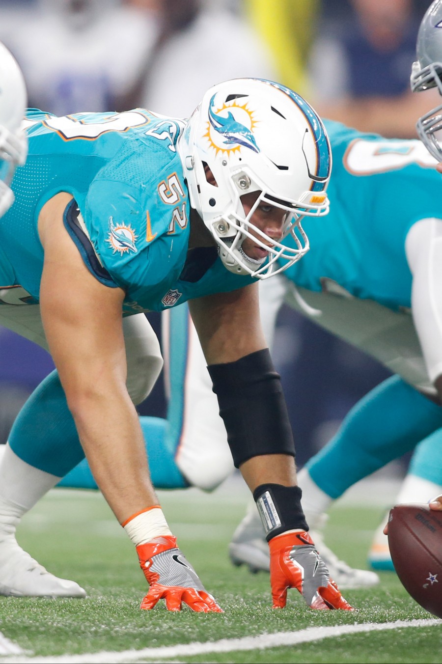 Dolphins Re-Sign DT Chris Jones