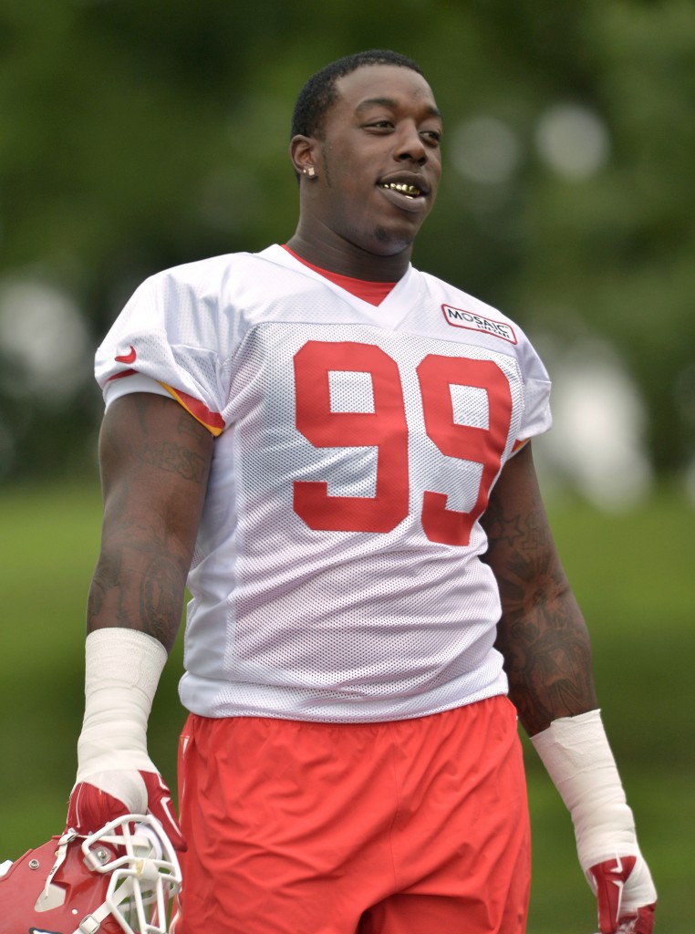 Bucs Re-Sign Rakeem Nunez-Roches