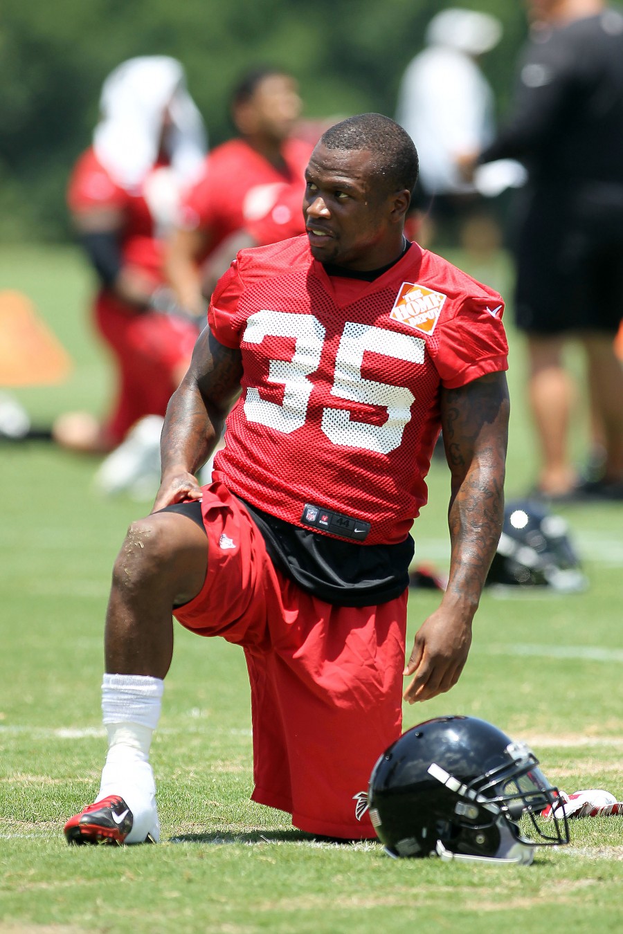 Buccaneers To Sign RB Antone Smith