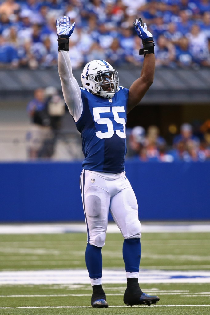 Chiefs Sign LB Sio Moore