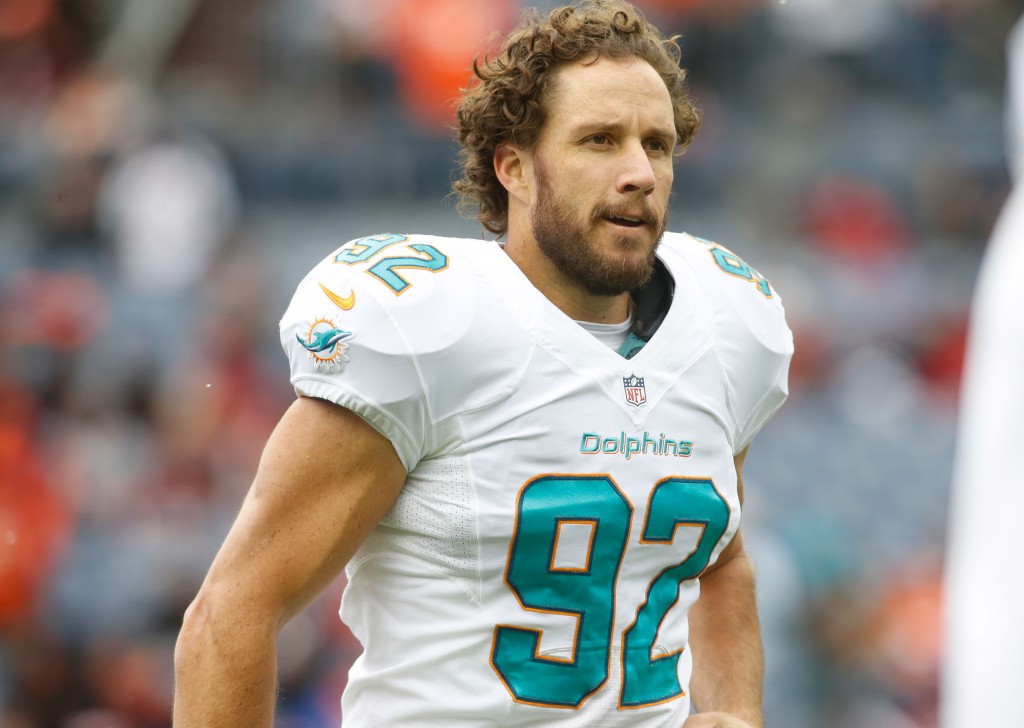 Dolphins Re-Sign John Denney