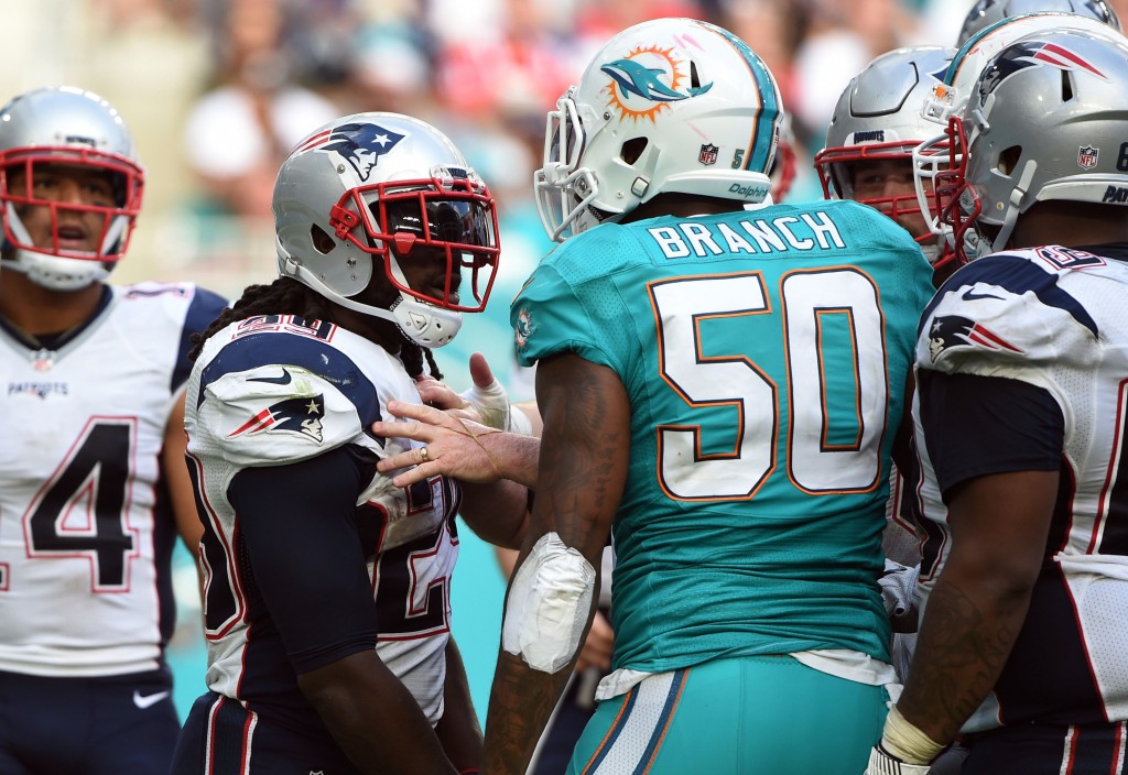 Cardinals Meet With Andre Branch