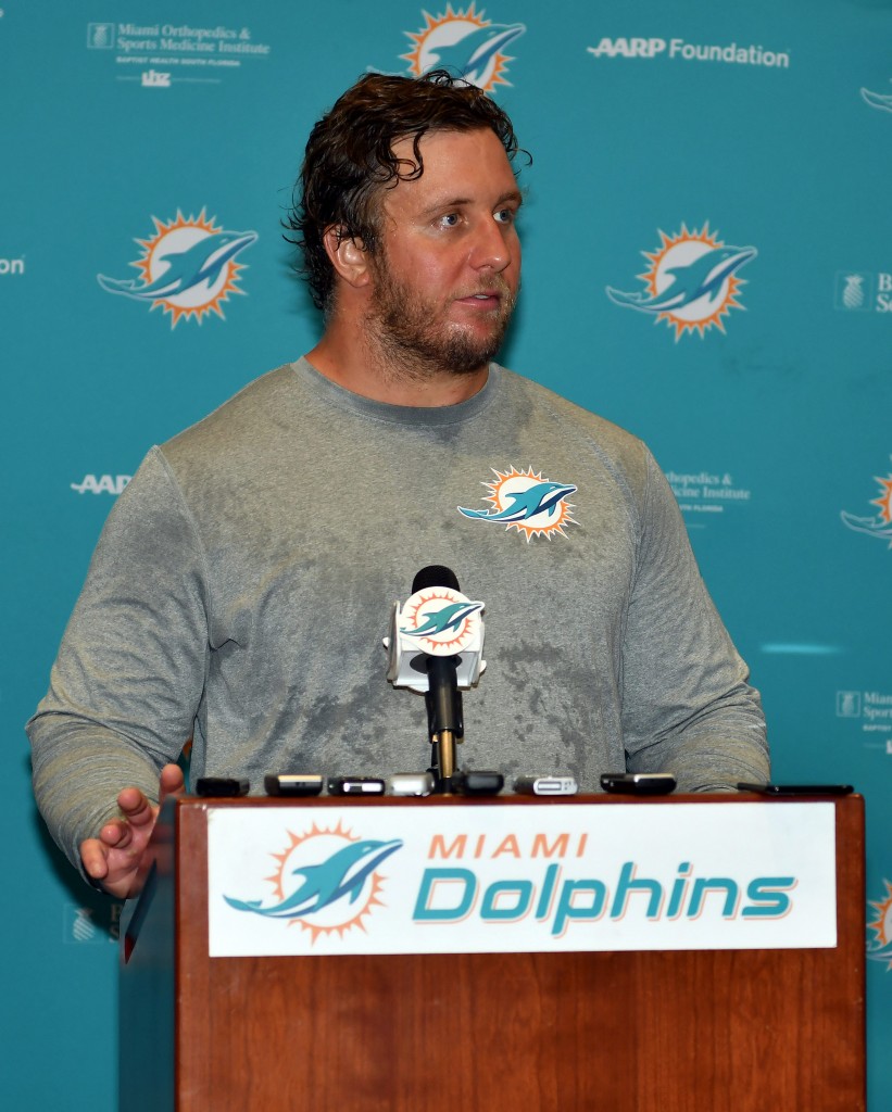 Giants Sign OL Ted Larsen