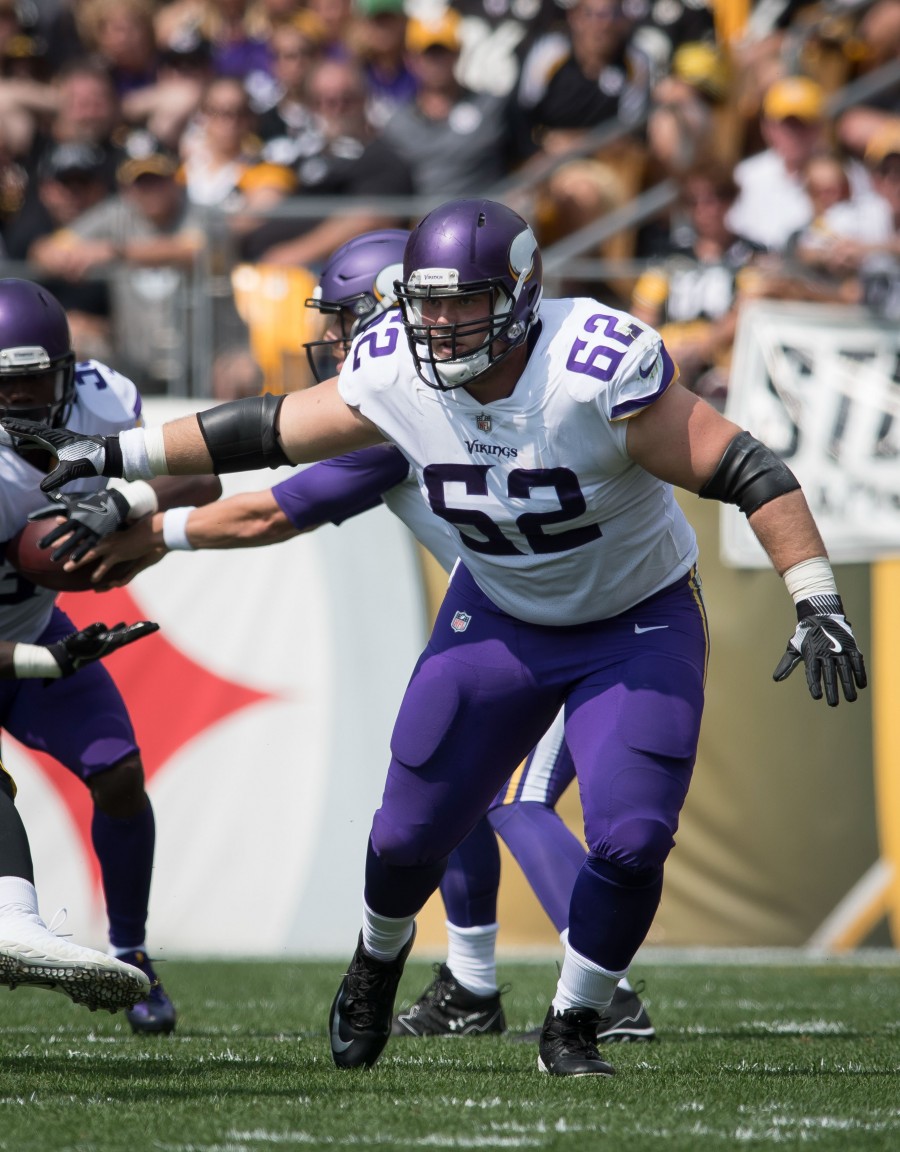 Vikings Place OG Nick Easton On IR, Sign A New Long Snapper