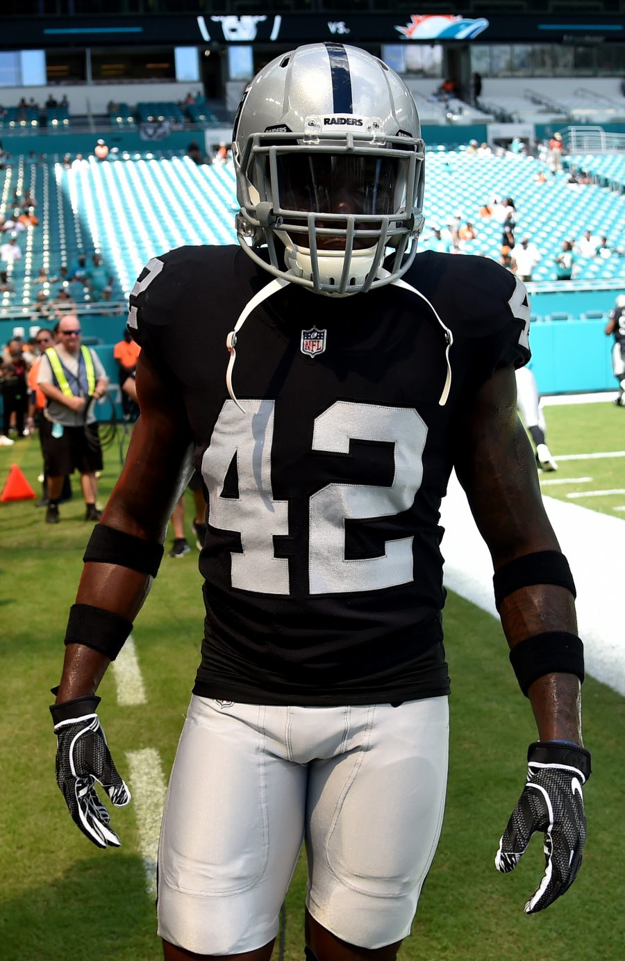 Raiders Bring Back S Karl Joseph