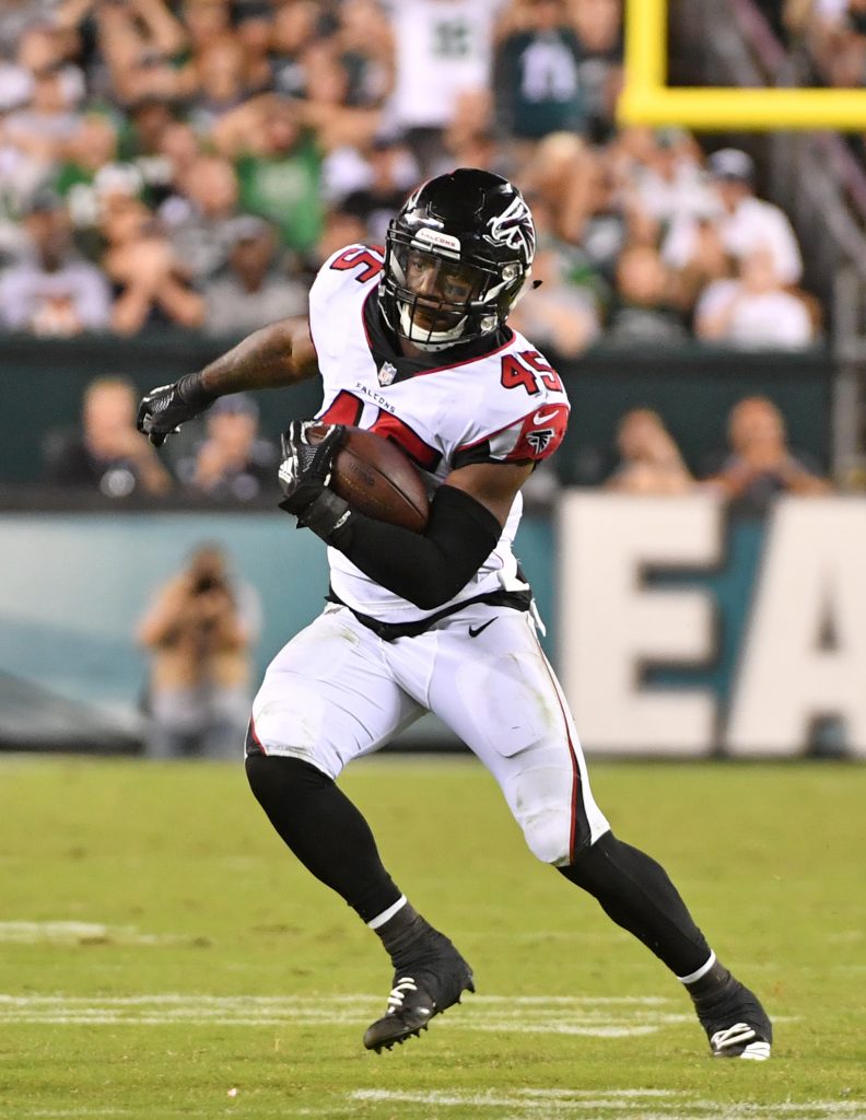 Browns Activate LB Deion Jones