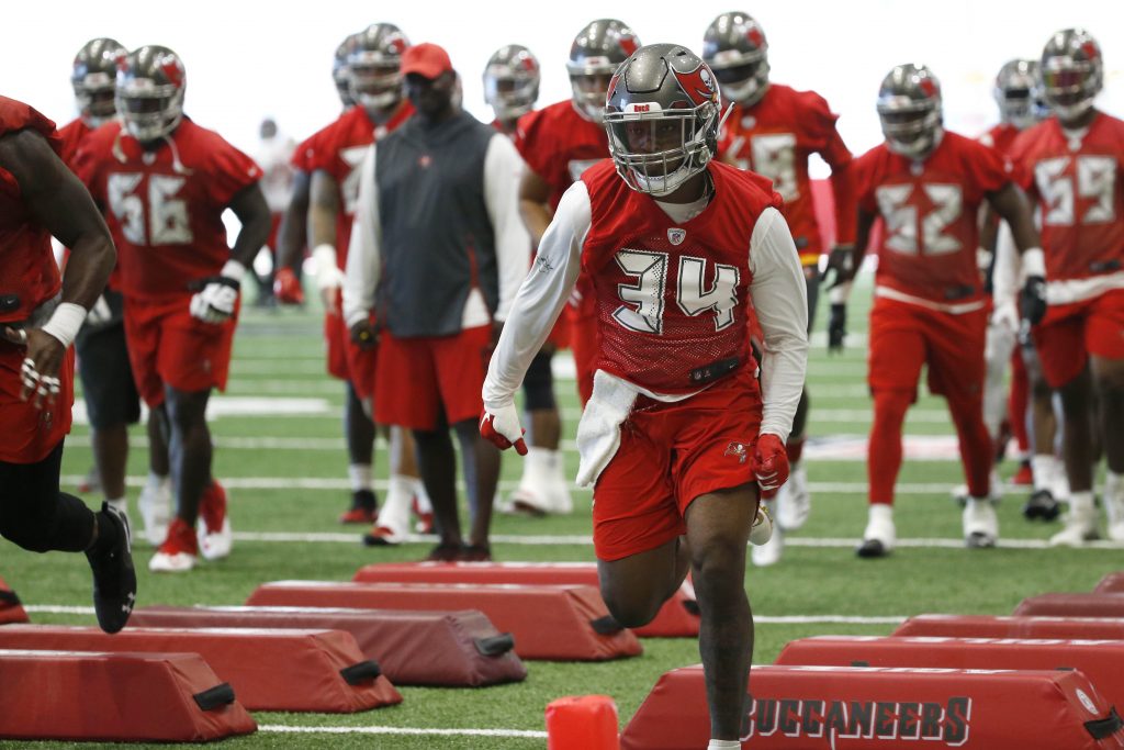 Buccaneers Sign Rookie Mike Edwards