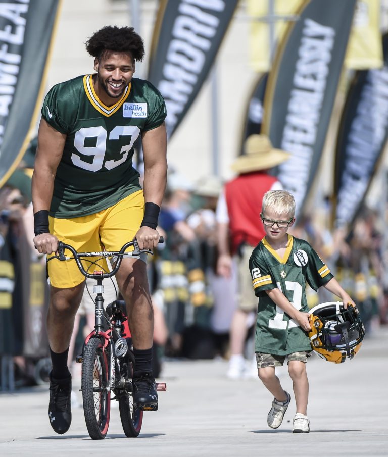 Lions Sign LB Reggie Gilbert