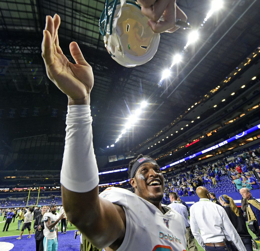 Panthers Sign DB Eric Rowe