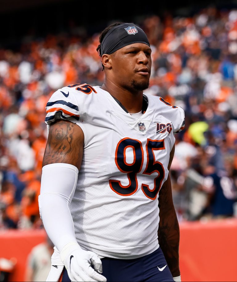 Roy Robertson-Harris Signs Bears Tender