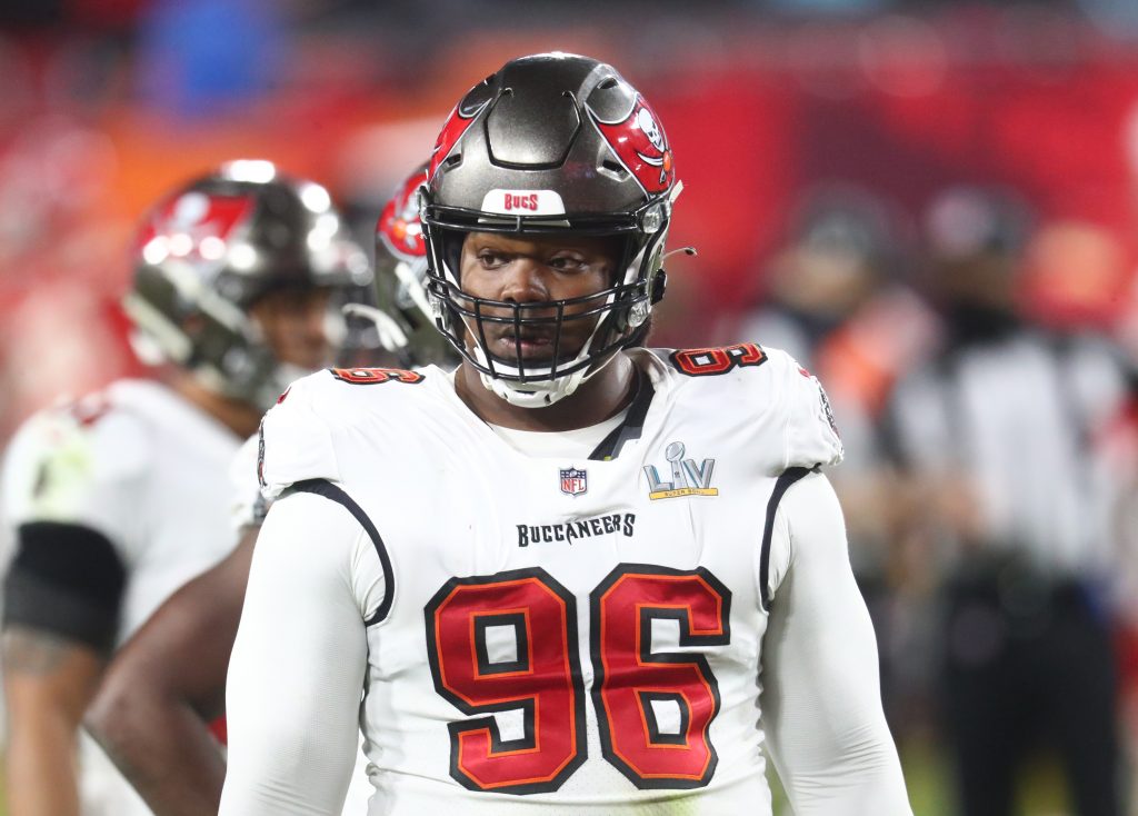 Buccaneers Re-Sign Steve McLendon