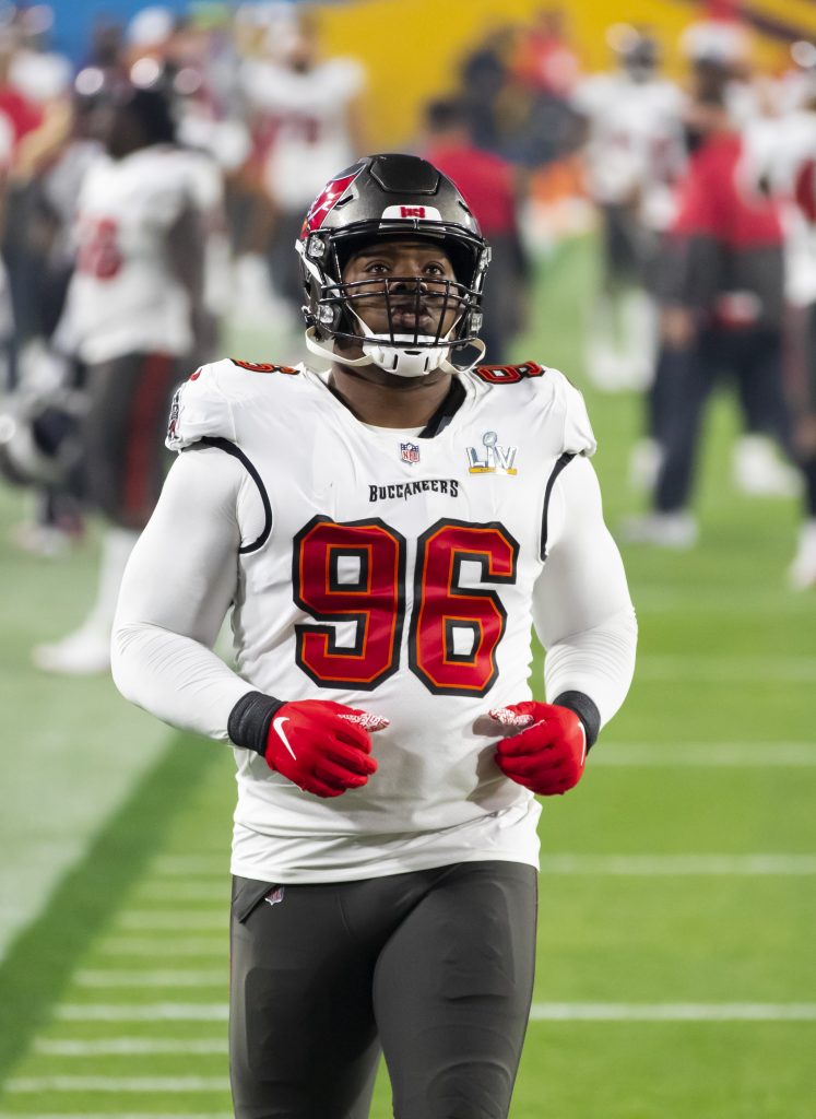 Buccaneers Re-Sign Steve McLendon