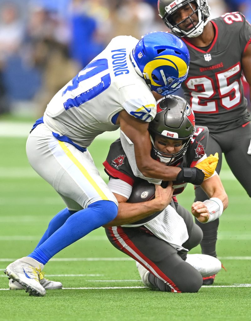 Raiders Sign LB Kenny Young