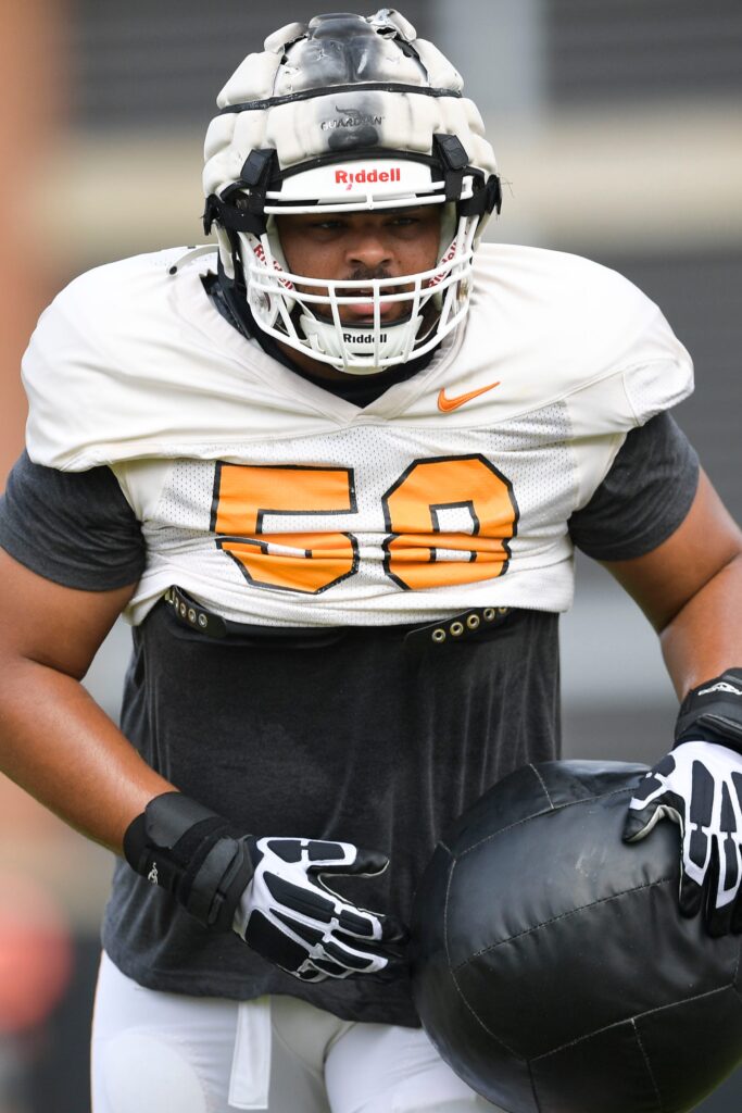 Bears Sign Round 1 T Darnell Wright