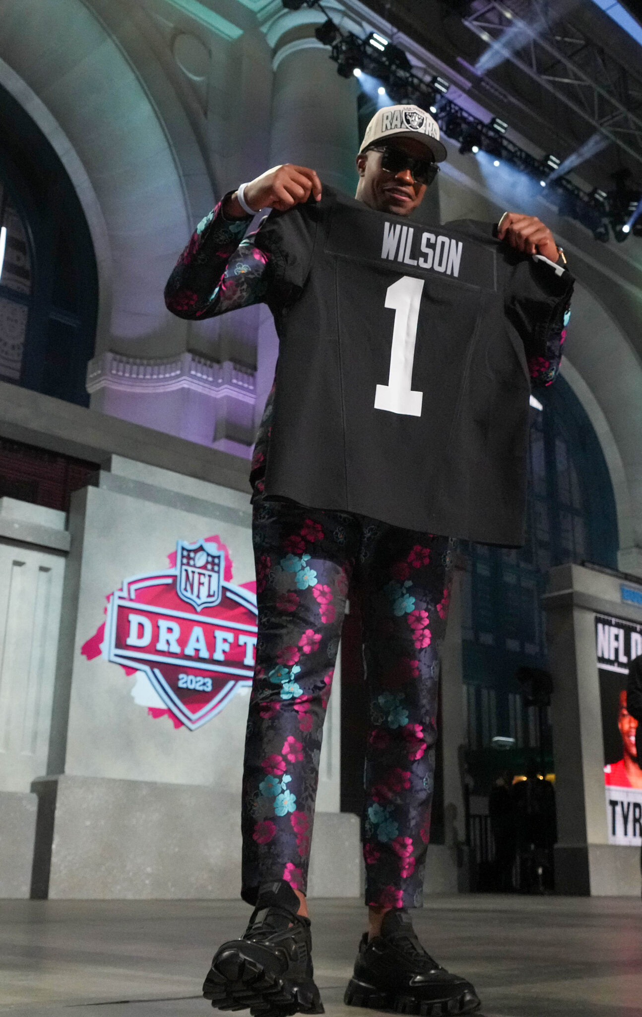 Raiders Sign Round 1 DE Tyree Wilson