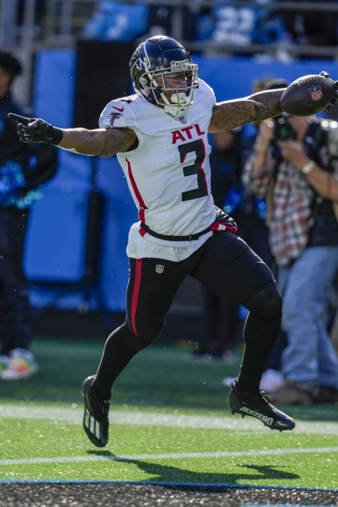 Commanders Sign LB Mykal Walker