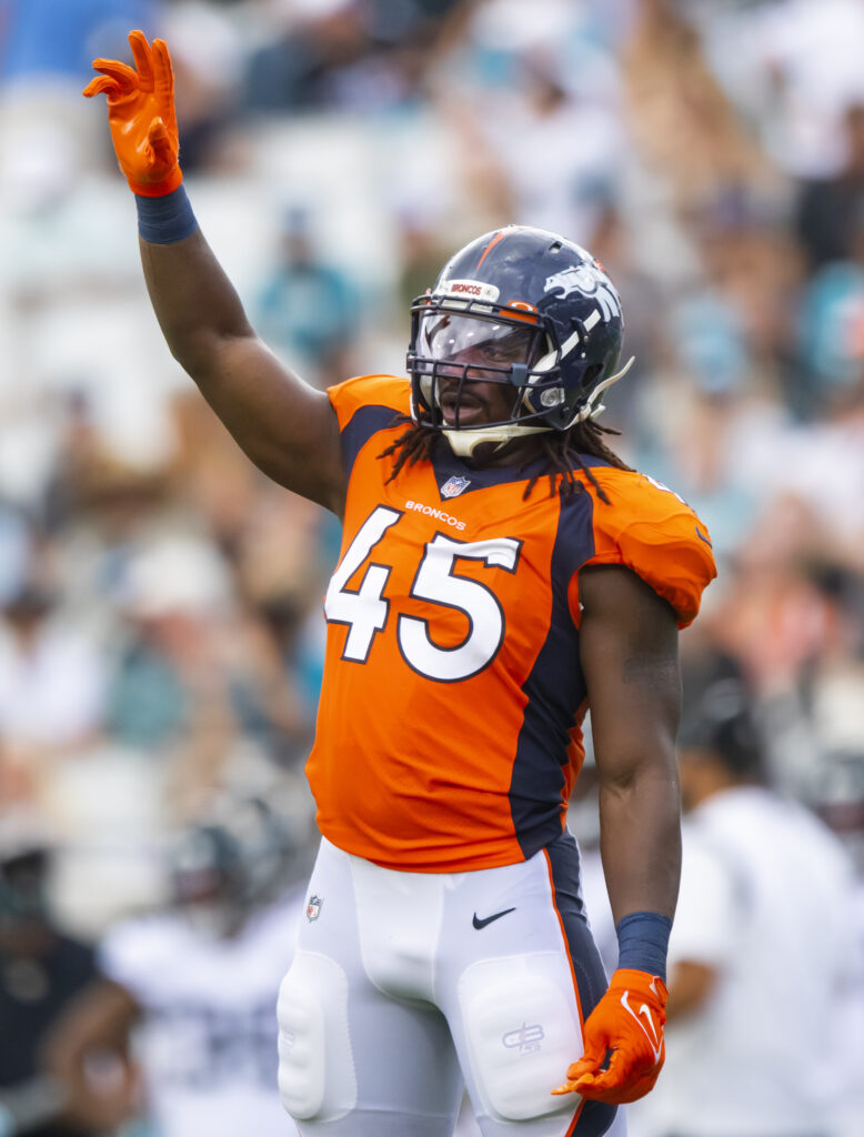 Dolphins Sign LB Alexander Johnson