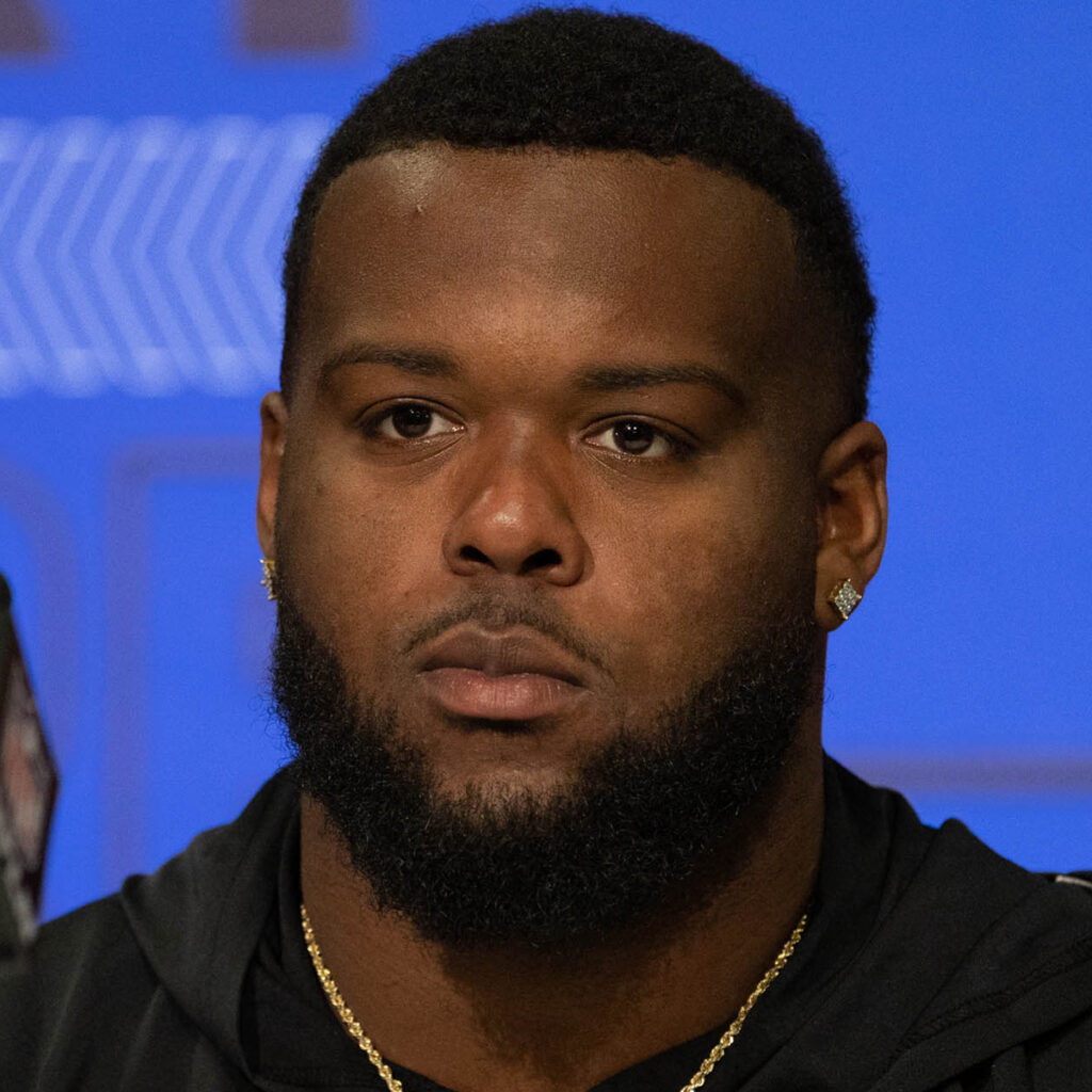 Chiefs To Acquire DT Neil Farrell From Raiders