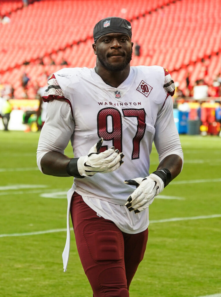 Commanders To Re-Sign DL Efe Obada