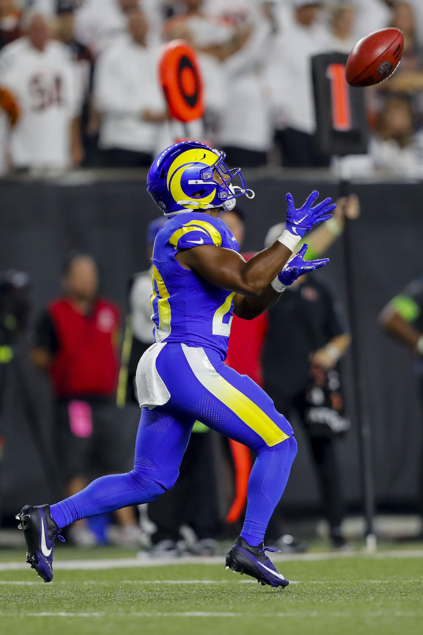 Rams Activate RB Ronnie Rivers From IR