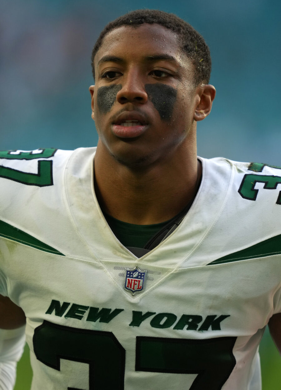 Buccaneers CB Bryce Hall Suffers Fractured Fibula, Dislocated Ankle