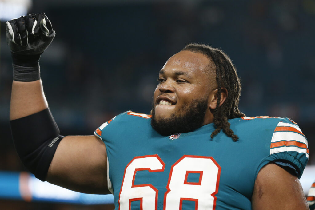 Panthers To Add G Robert Hunt