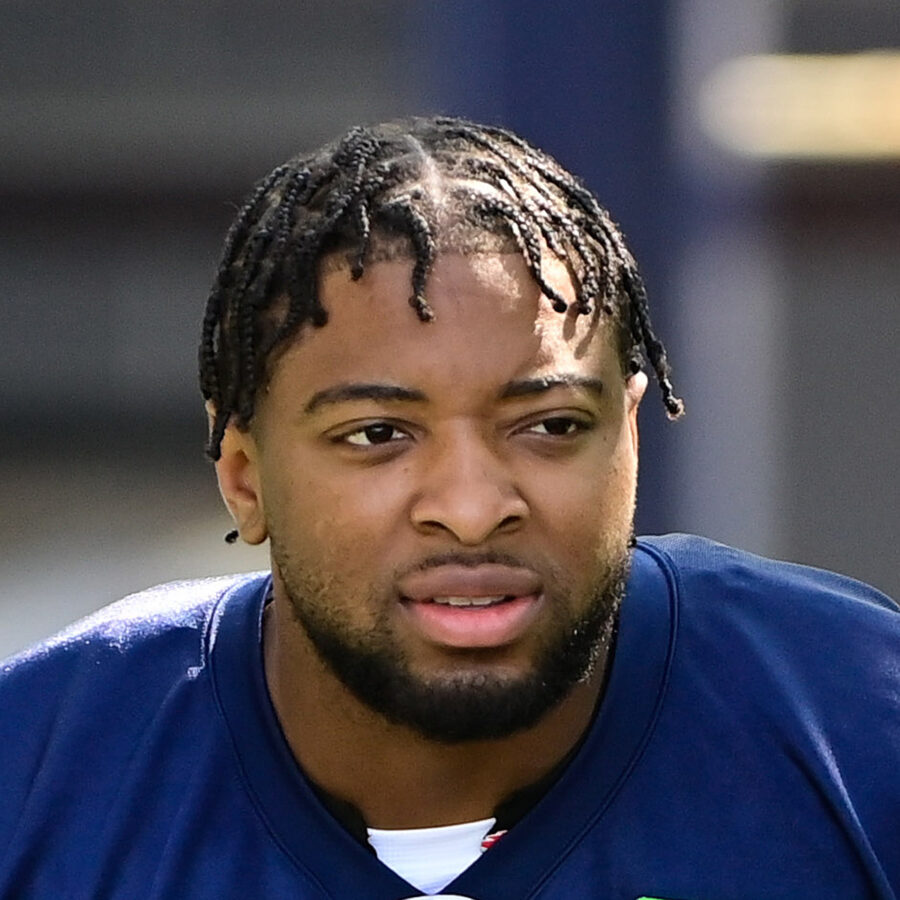 Patriots Re-Sign LB Anfernee Jennings