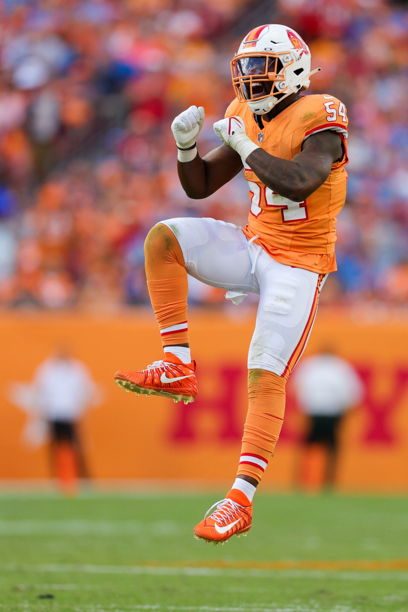 Buccaneers To Re-Sign LB Lavonte David