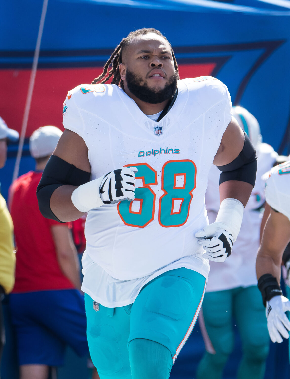 Panthers To Add G Robert Hunt