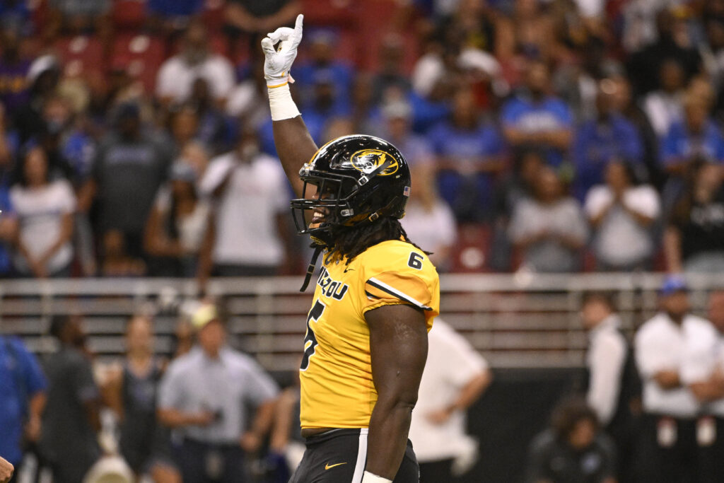 Cardinals' First-Round DE Darius Robinson Out Multiple Weeks