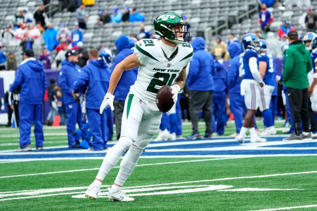 Jets Re-Sign S Ashtyn Davis