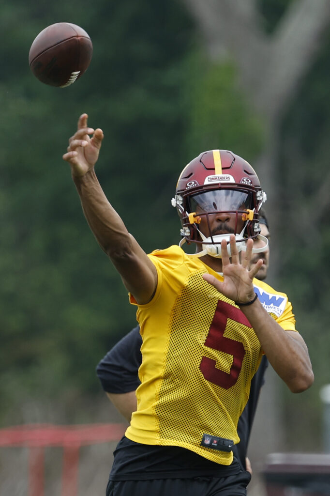 Jayden Daniels Diagnosed With Knee Sprain, Week 3 Status In Doubt