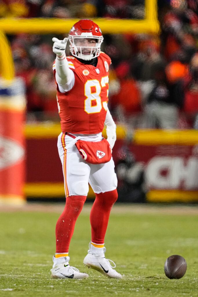 Chiefs Extend TE Noah Gray