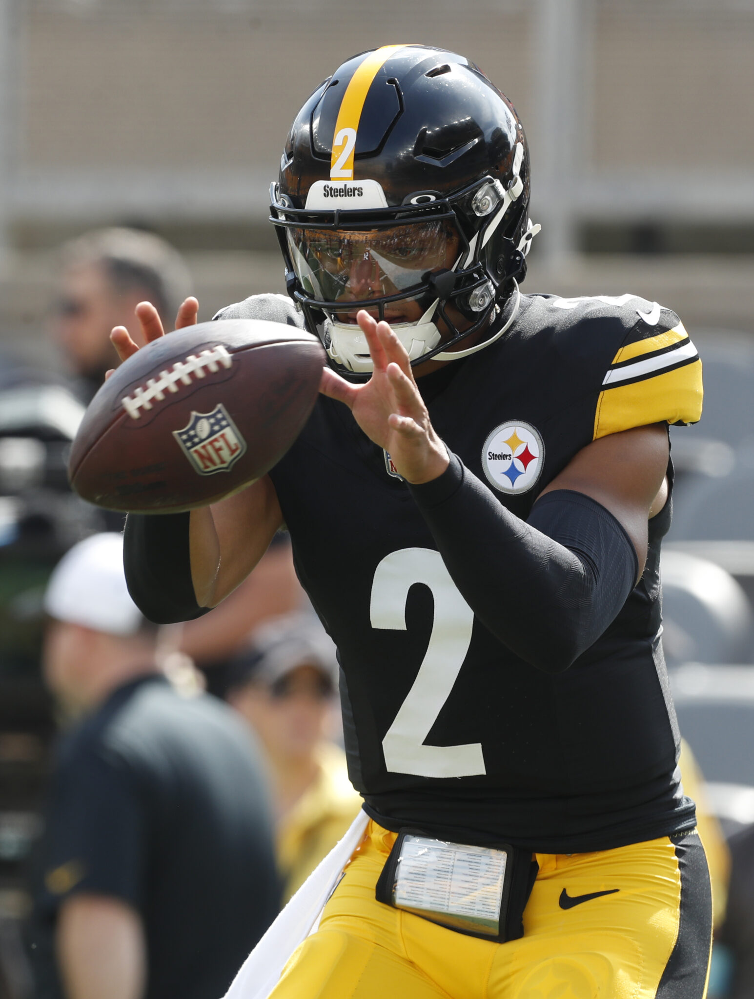 Jets To Sign QB Justin Fields