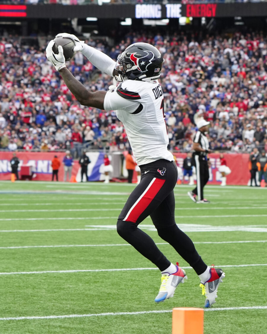 Texans' Stefon Diggs Suffers Torn ACL