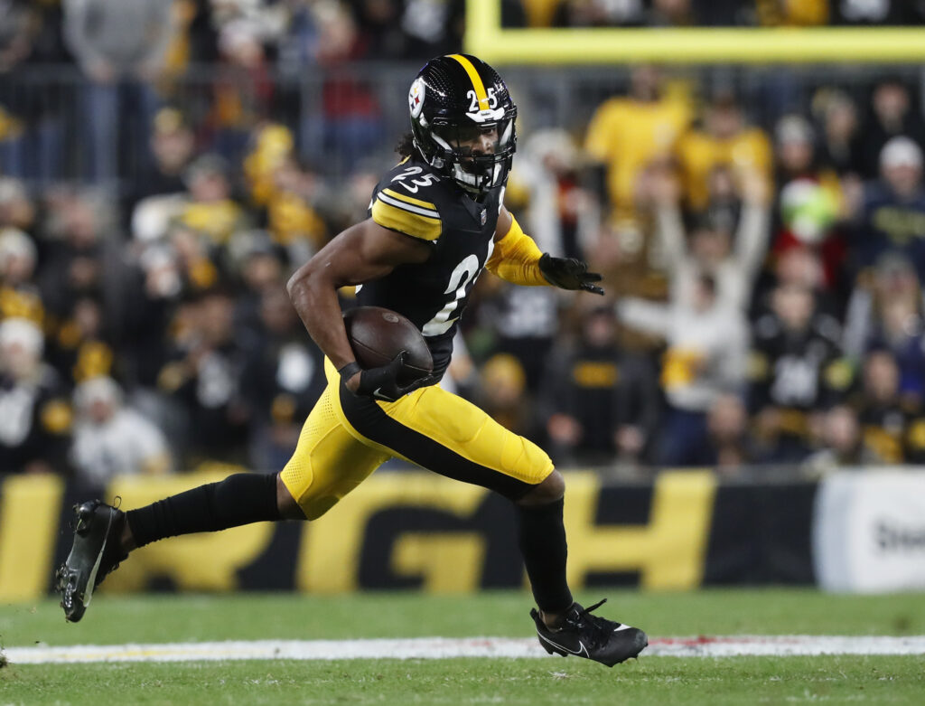 Steelers Bring Back S Eric Rowe
