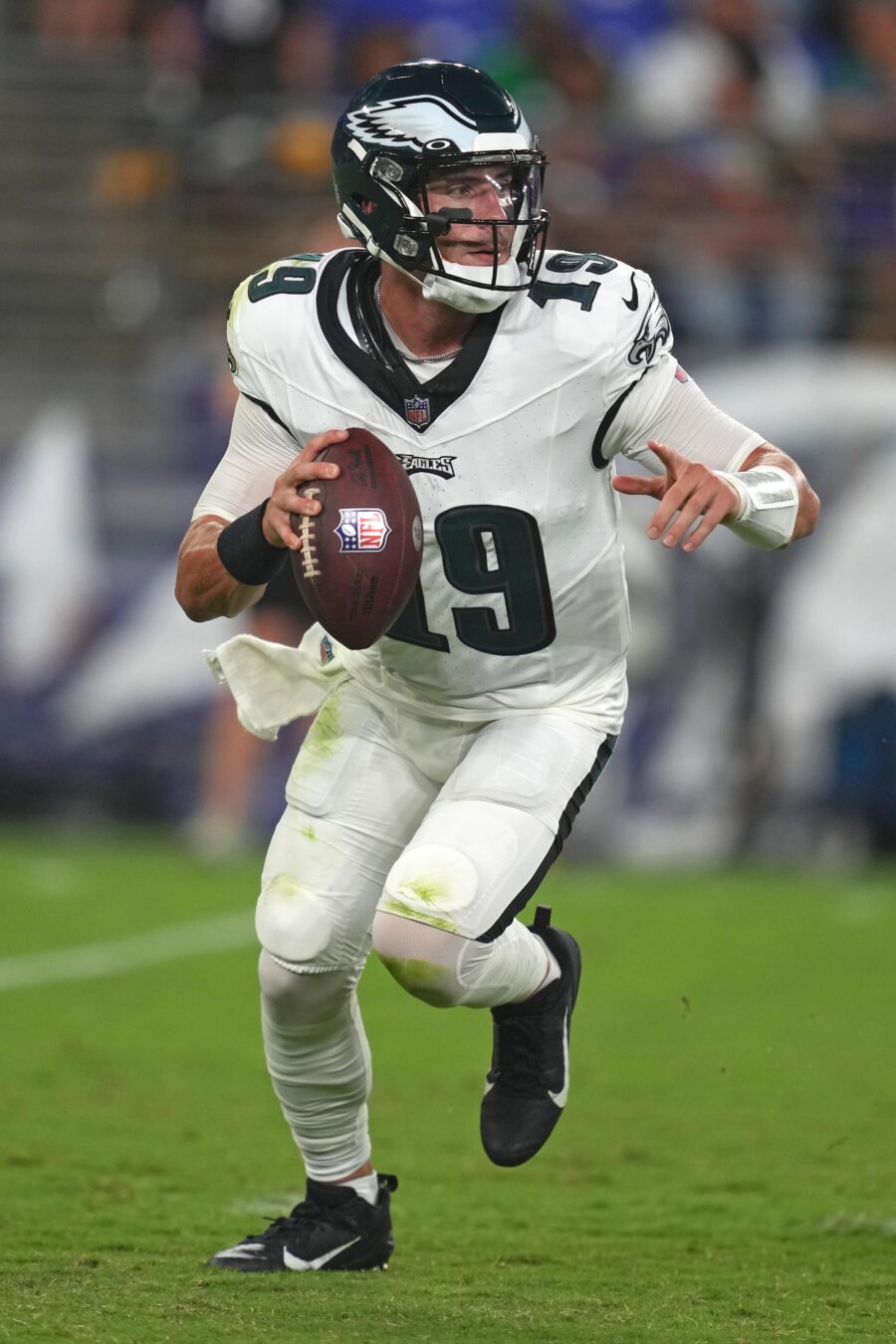 Eagles To Bring Back QB Ian Book