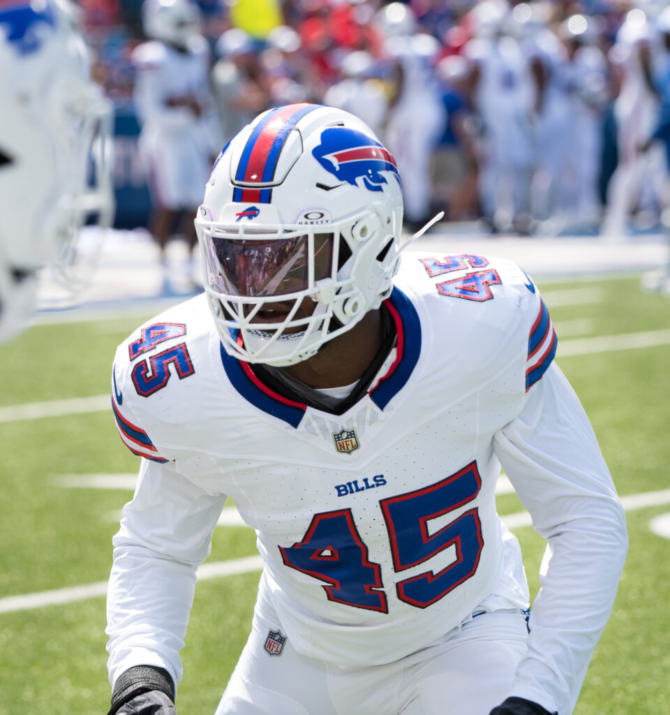 Buccaneers To Sign LB Deion Jones To Practice Squad