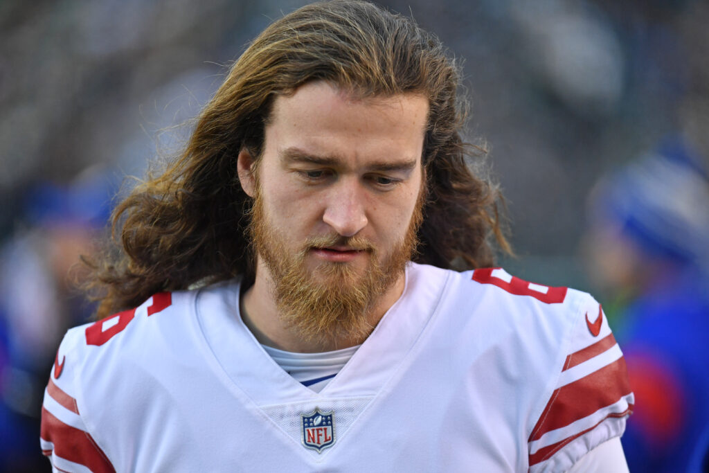 Giants Extend P Jamie Gillan, Re-Sign Tommy DeVito