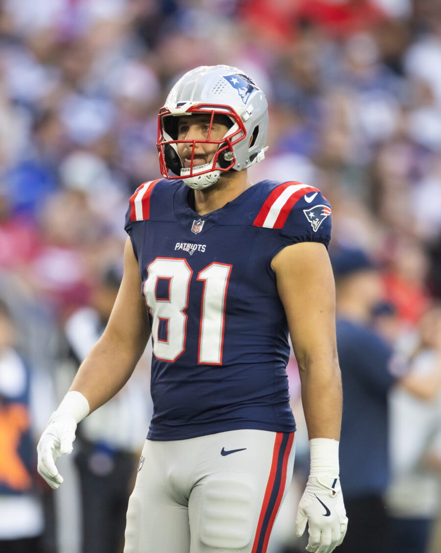 Patriots To Re-Sign TE Austin Hooper