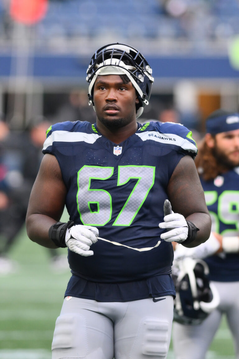 Charles Cross Seeking Seahawks Extension; LT Undergoes Finger Surgery