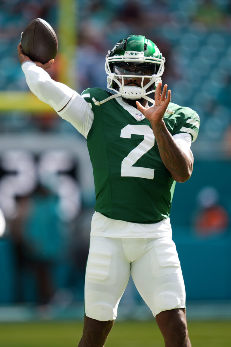 Jets QB Tyrod Taylor Undergoes Knee Scope