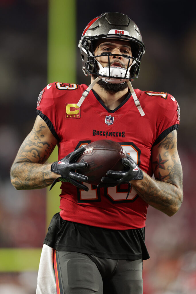 Mike Evans Suffers Broken Clavicle, Expected To Miss Most Of Season