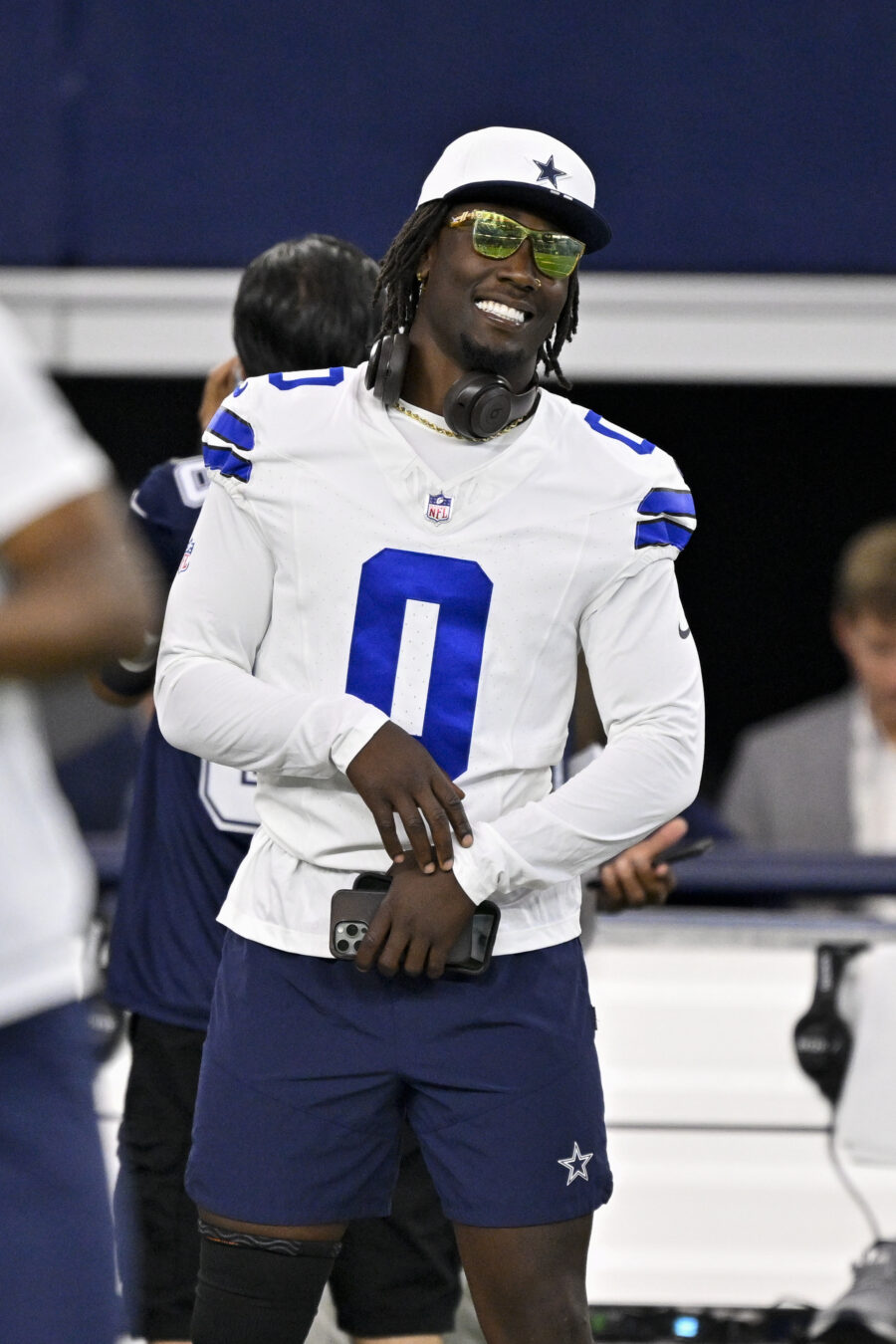Cowboys LB DeMarvion Overshown To Return To Practice
