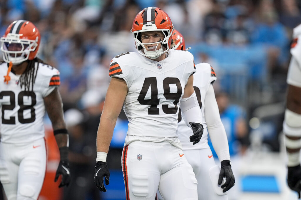Browns' Carson Schwesinger Suffers High Ankle Sprain