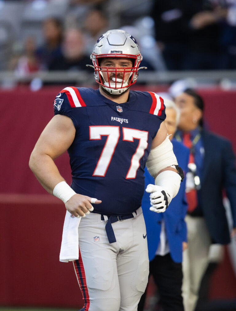 Patriots Extend OL Ben Brown